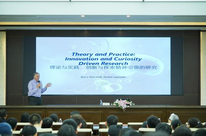 Nobel Laureate Prof. Barry Marshall Visits SCU-Sichuan University
