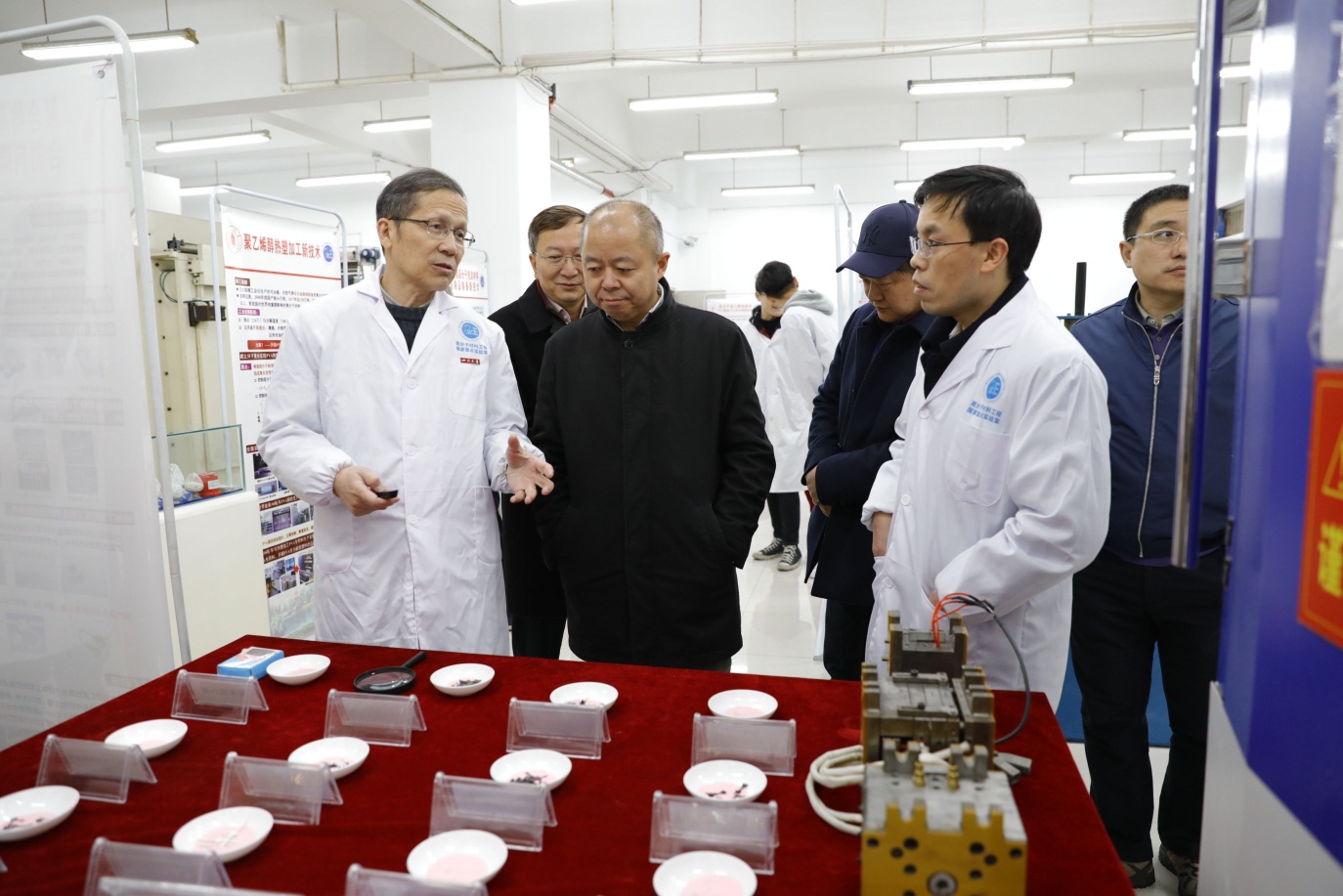 Vice Minister Jiangping Wang of the Ministry of Industry and ...
